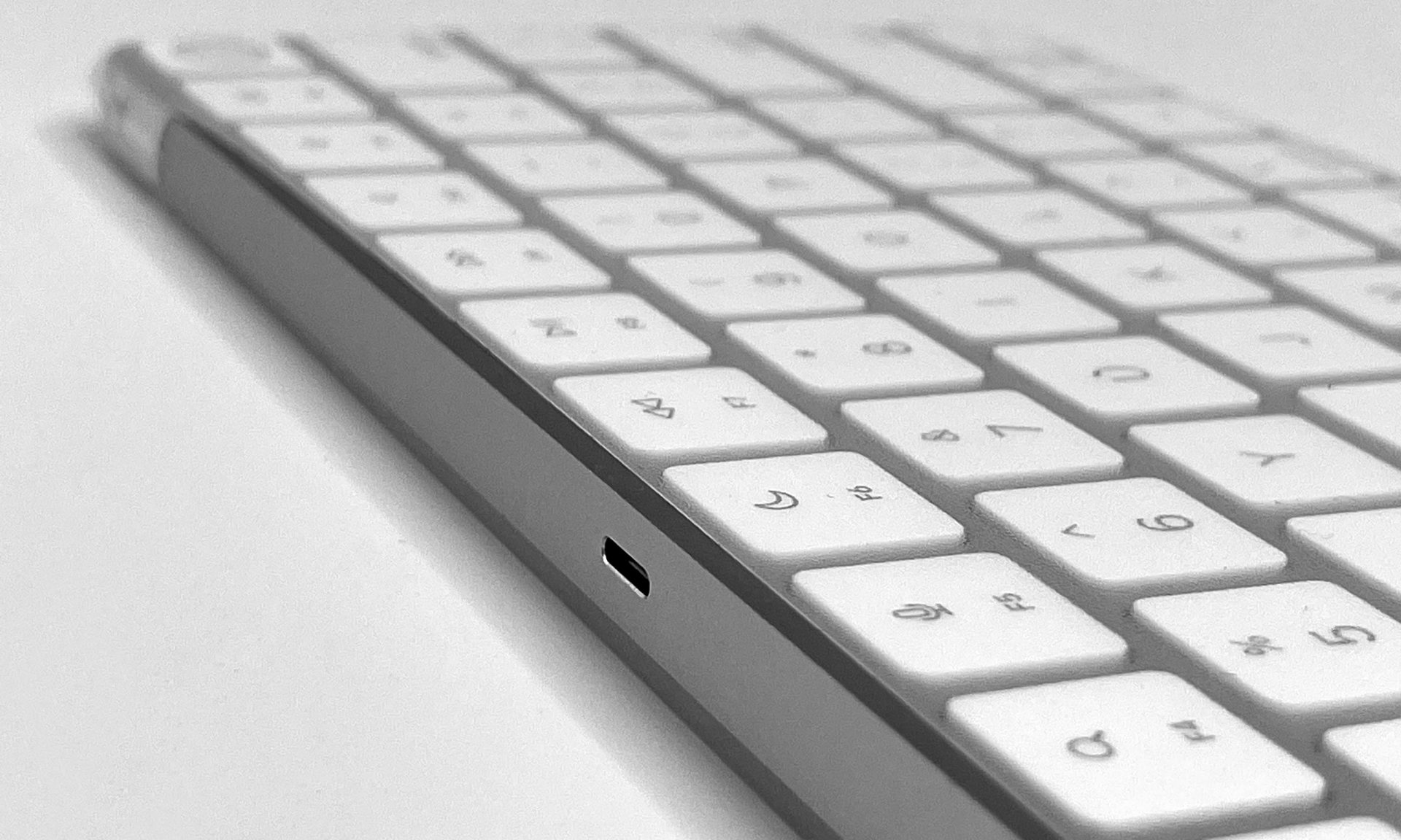 KeyboardMask for Apple Magic Keyboard - The Kiss Cover